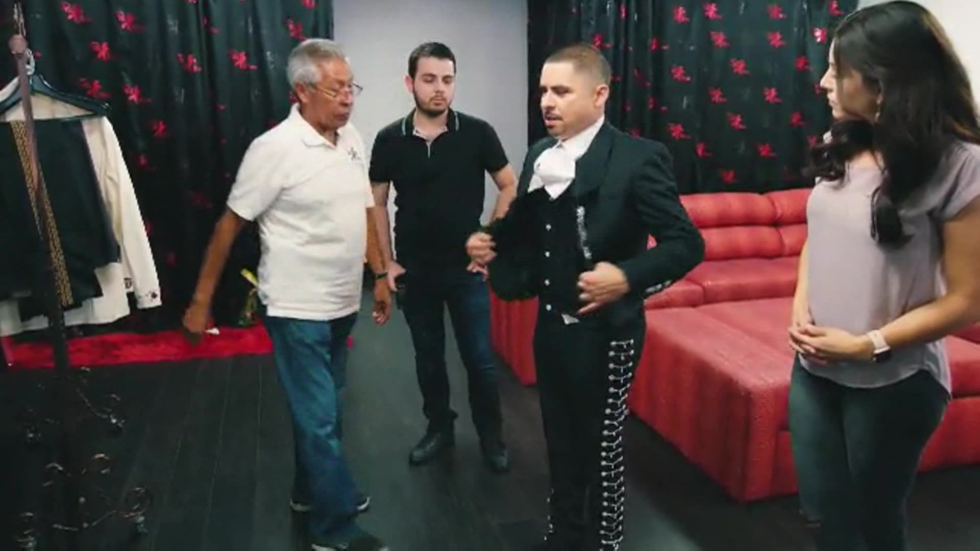 Watch Larrymania Highlight: El traje está casi listo - NBC.com