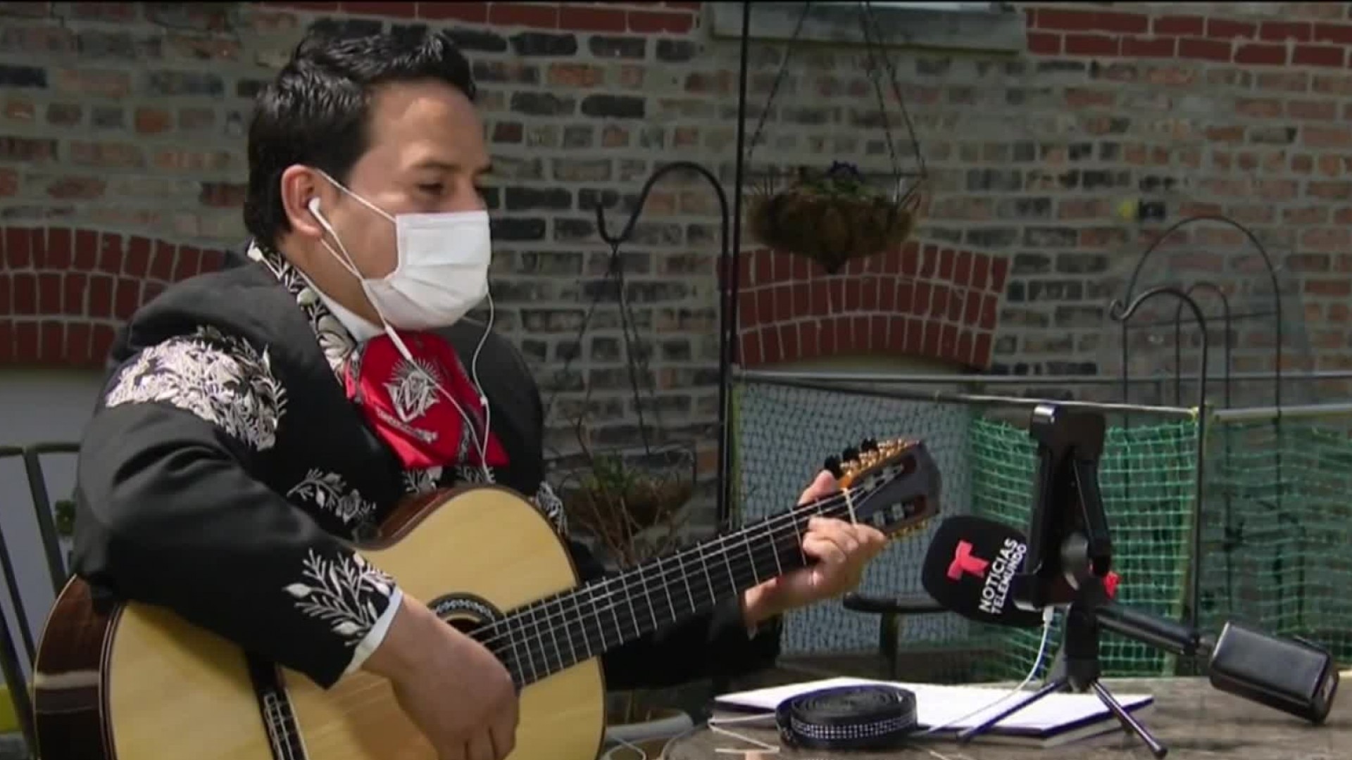 Watch Noticias Telemundo Highlight: Este mariachi de Chicago no se dio ...