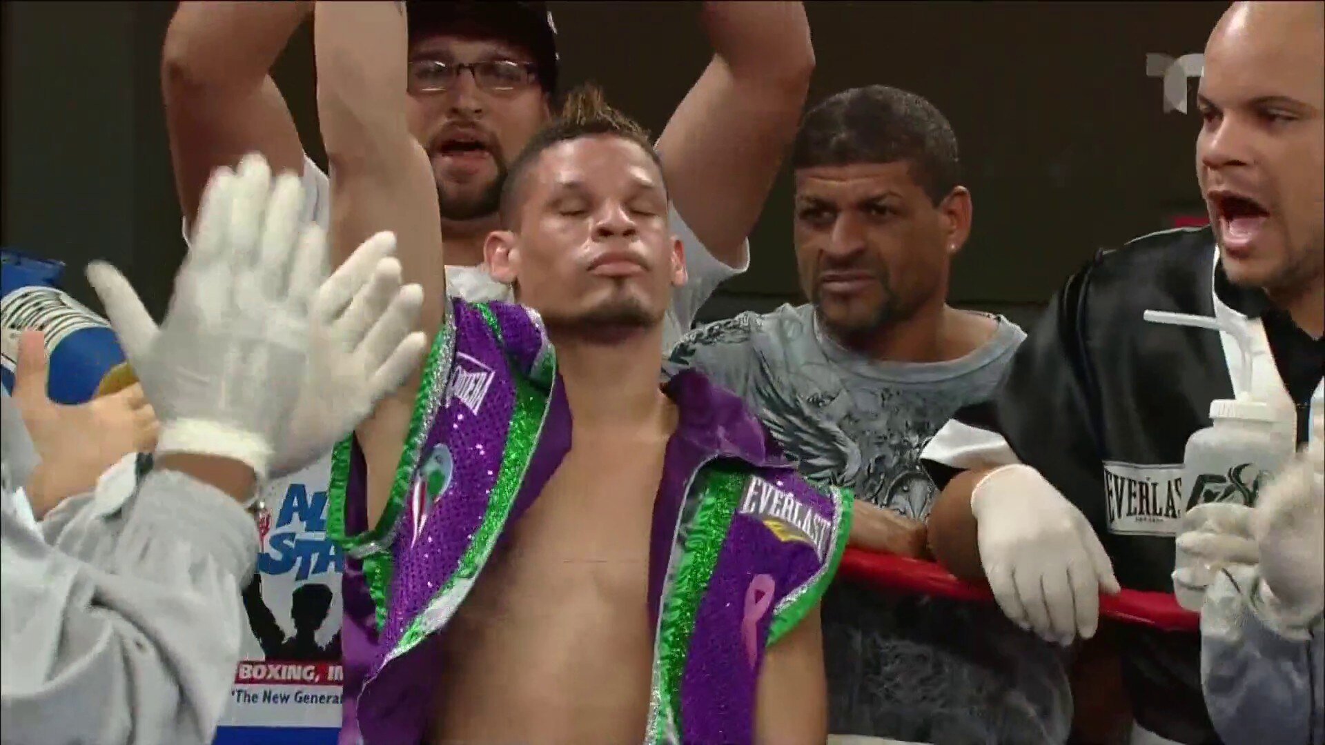 Watch Boxeo Telemundo Highlight: Orlando "Fenómeno" Cruz le quitó lo ...