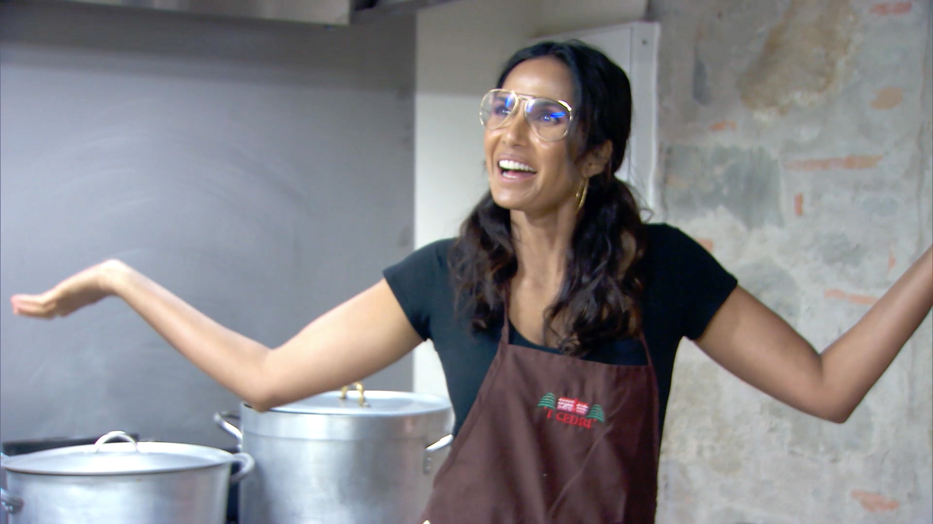 Watch Top Chef Sneak Peek: The Judges Cook a Meal for the Top 3 Chefs ...