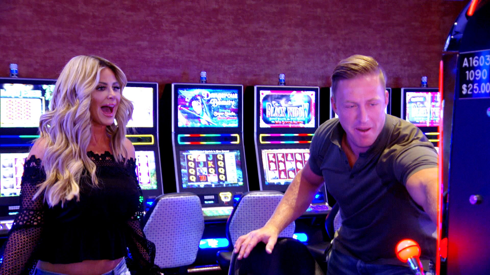 Watch Don't Be Tardy Sneak Peek: Kim Zolciak-Biermann Hits the Casino ...