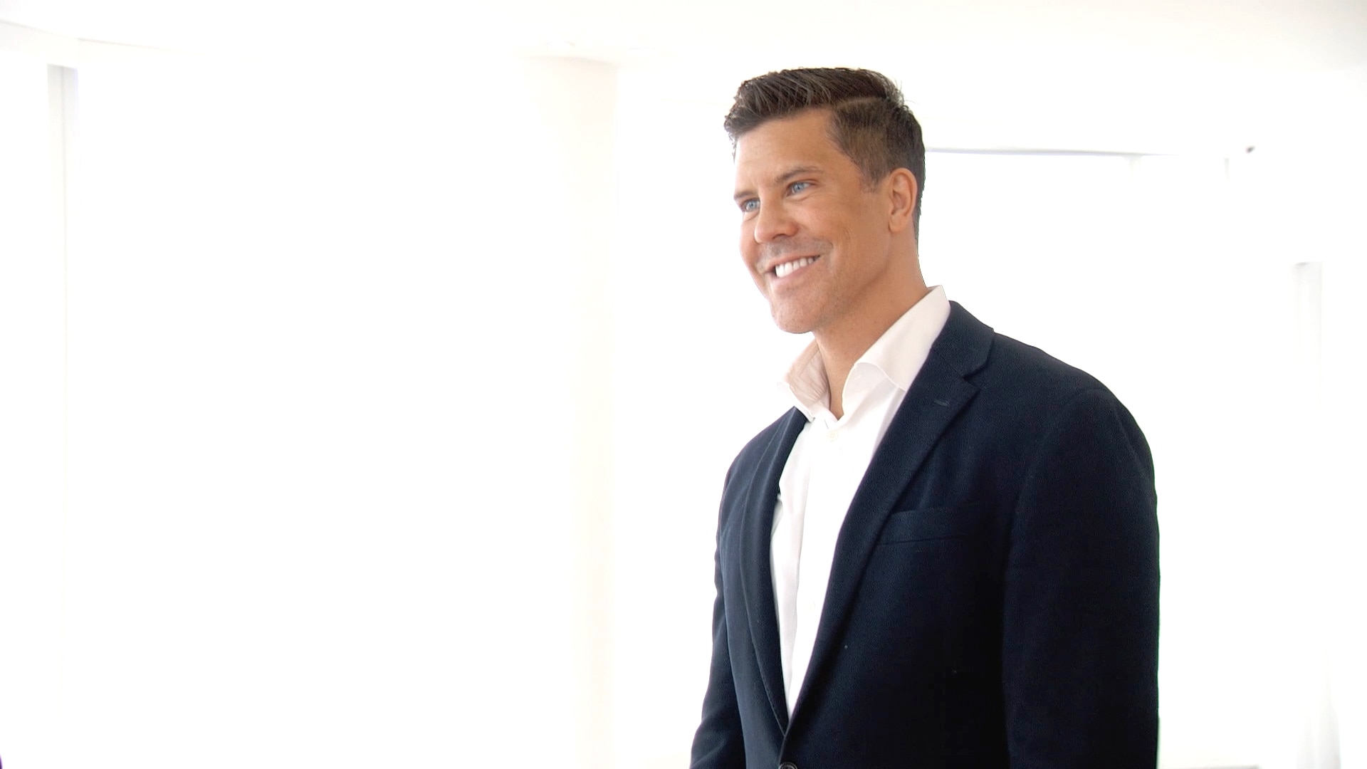 Watch Million Dollar Listing NY Excerpt: It's Official: Fredrik Eklund ...