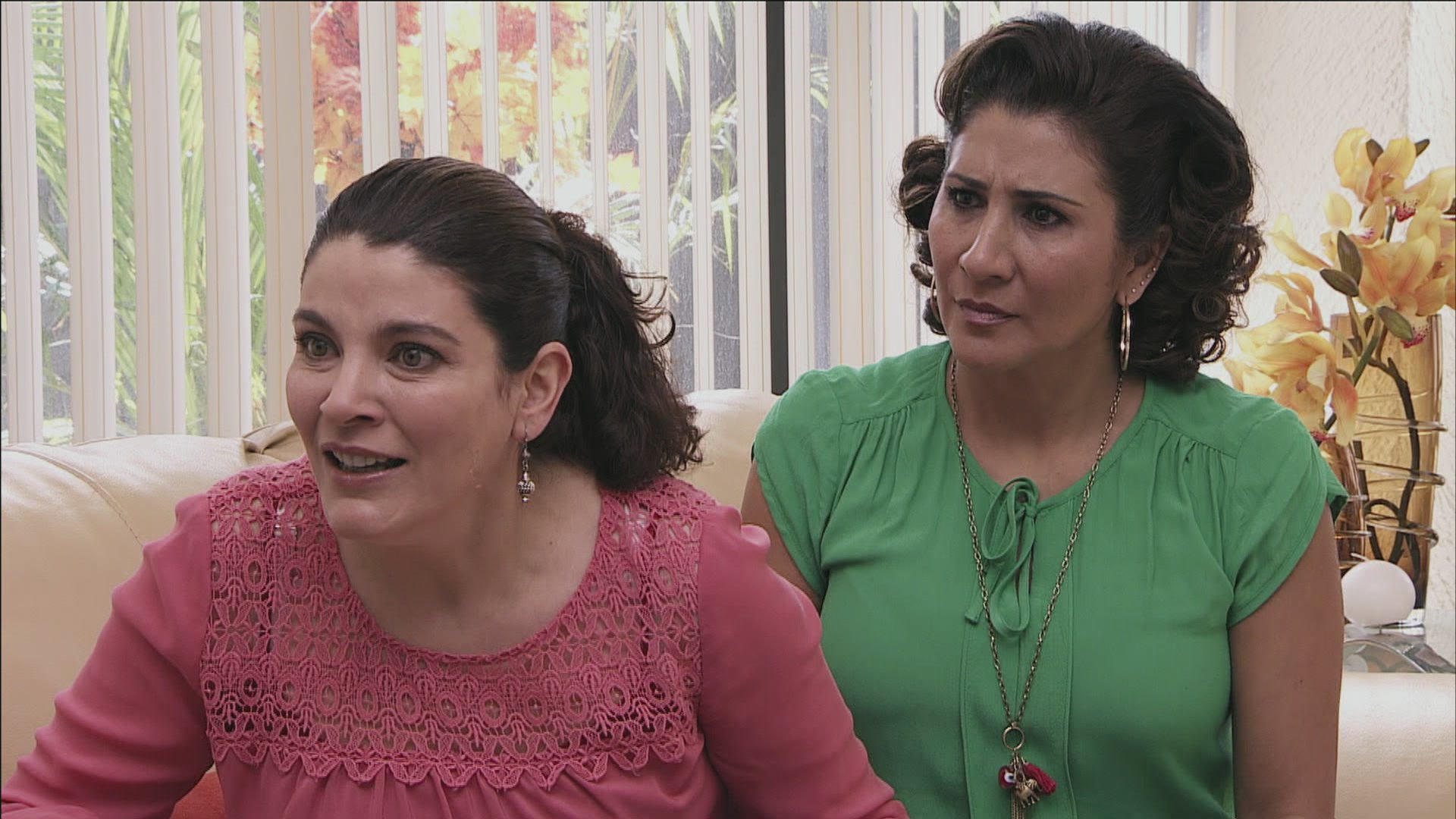 Watch La Impostora Episode: Luz verde - NBC.com