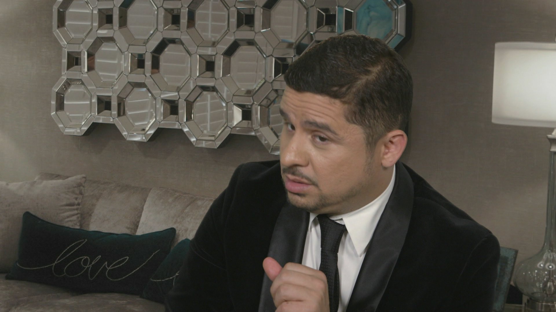 Watch Larrymania Episode: De regreso en Sinaloa - NBC.com