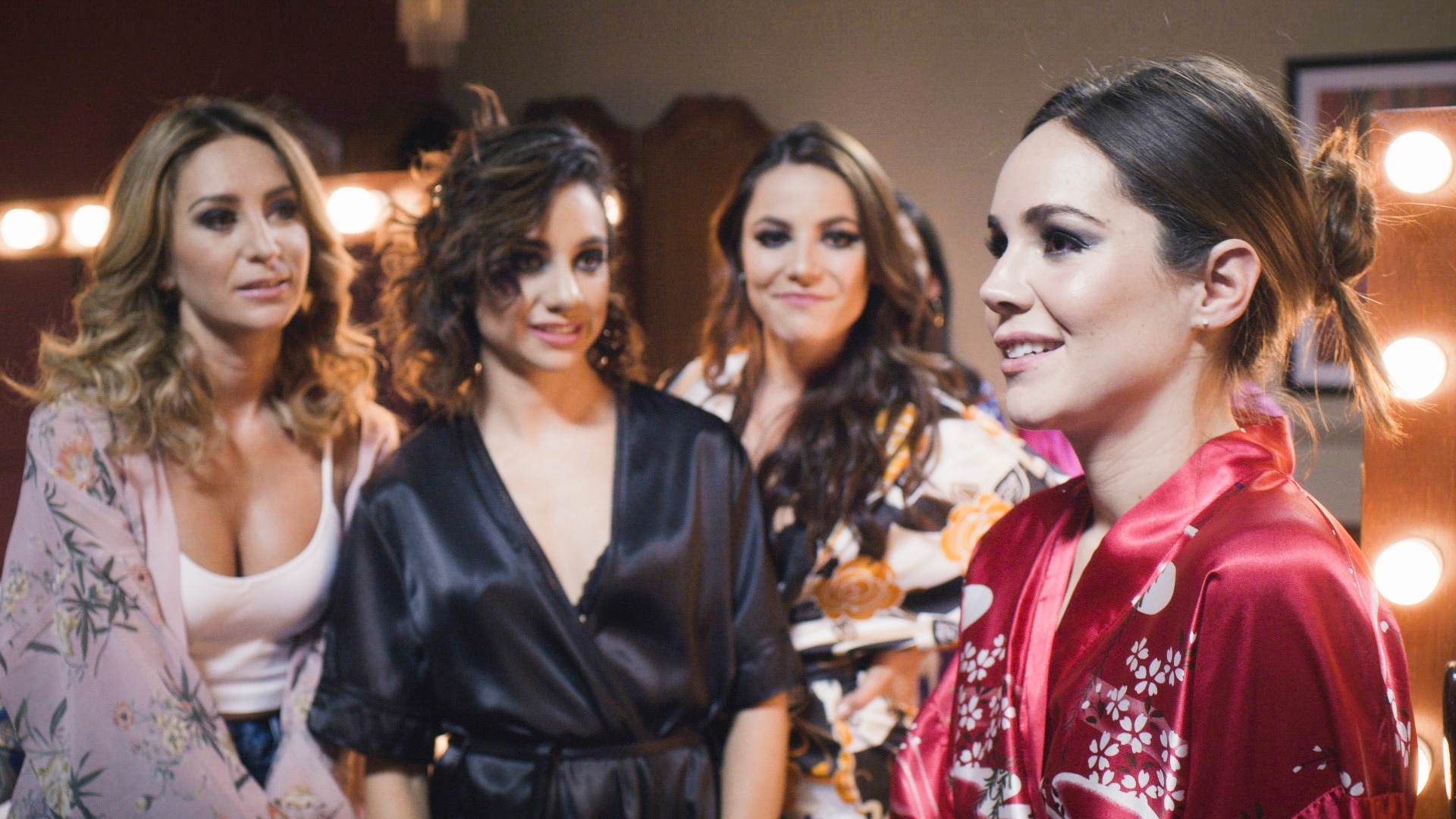 Watch Falsa Identidad Episode: Circe conoce a Camila - NBC.com