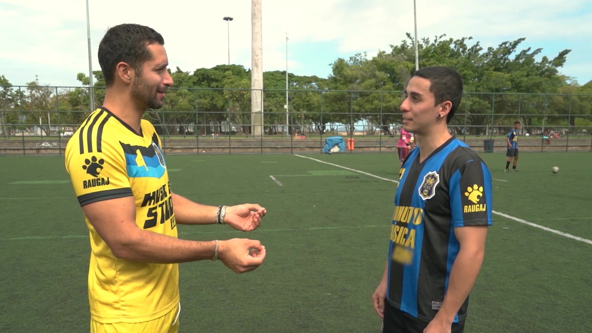 Watch El Viajero con Josh García Episode: El toque de balón carioca ...