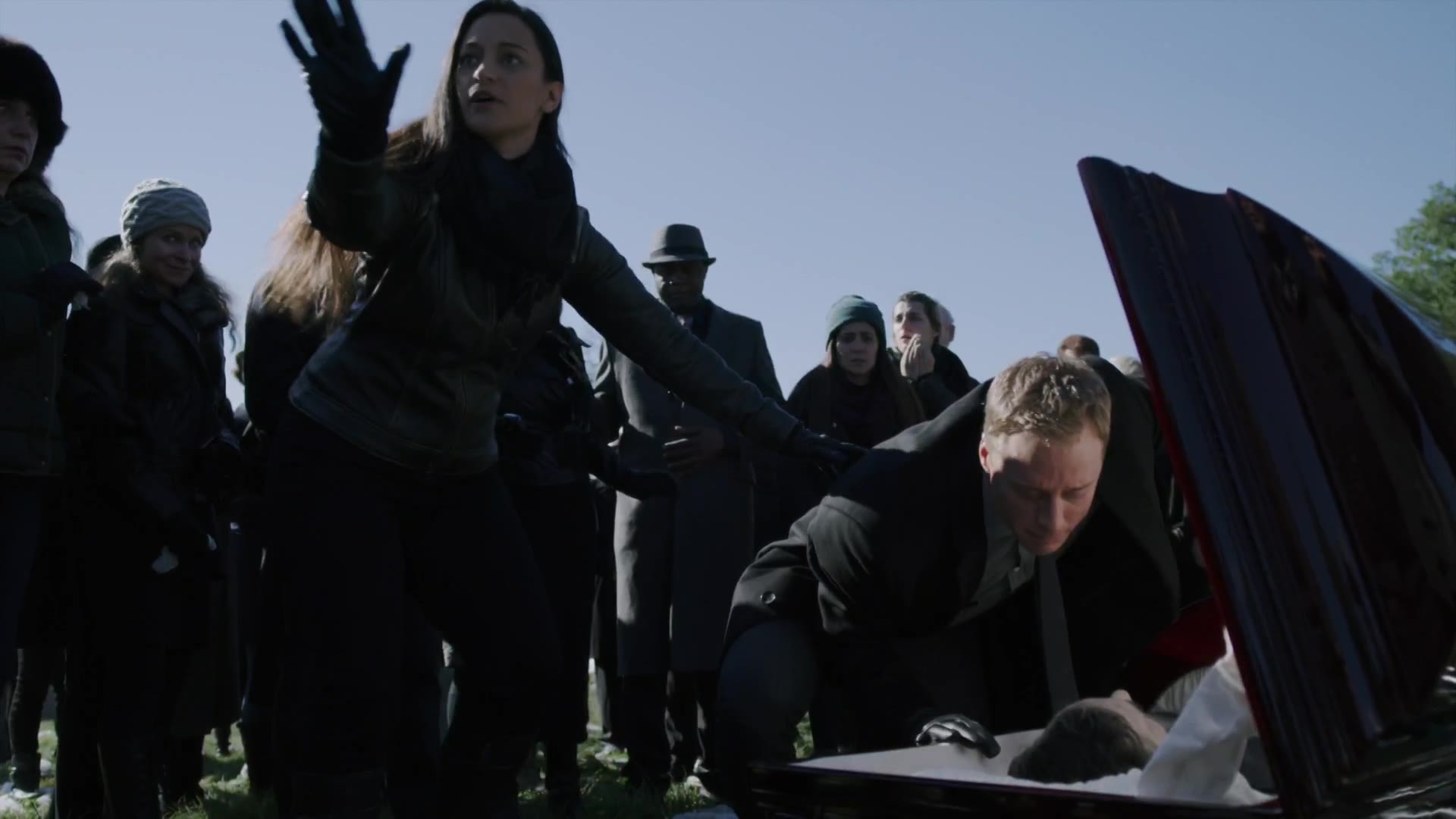 Watch Resident Alien Excerpt: Harry crashes a funeral | Episode 1 | Top ...