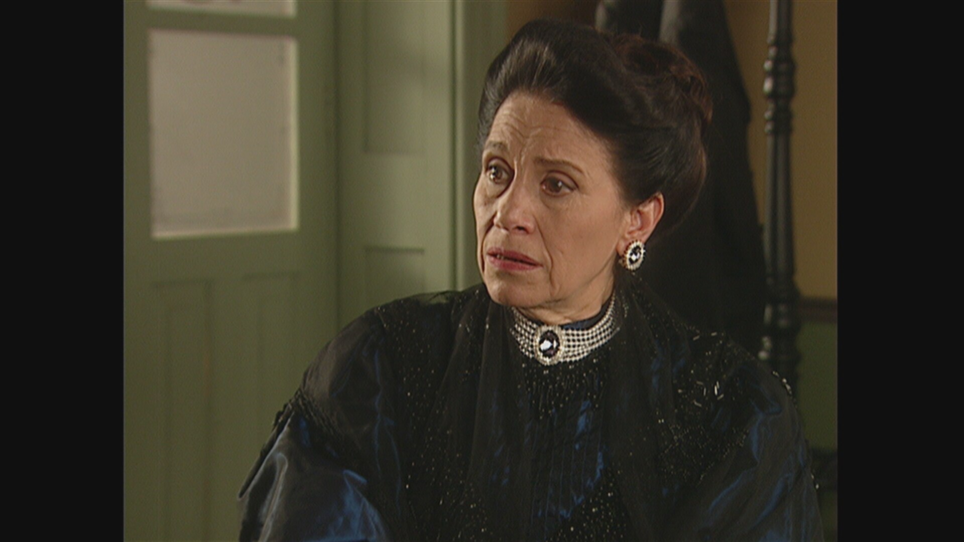 Watch Los Plateados Episode: La culpa de Augusta - NBC.com