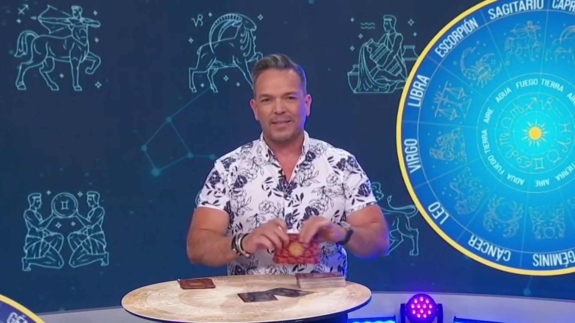 Watch En Casa con Telemundo Highlight: Javis Predice nos da las mejores ...