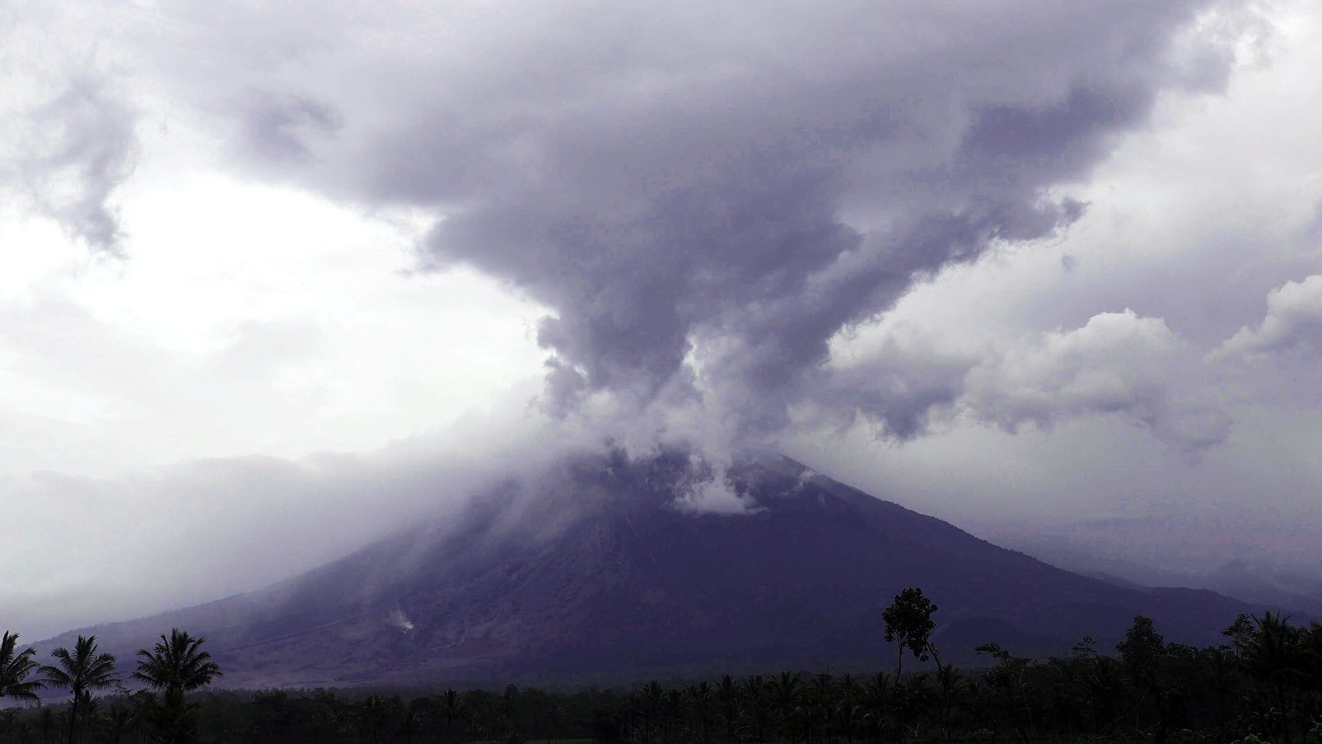 Watch TODAY Excerpt: Indonesia volcano erupts: At least 15 dead, dozens ...