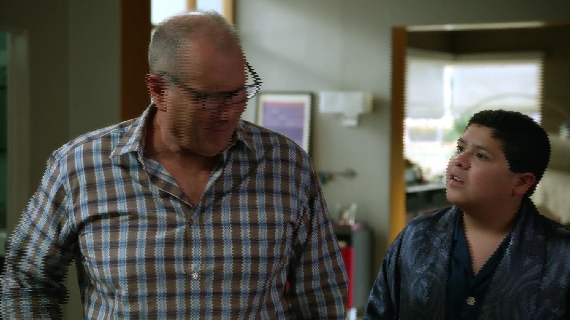 Watch Modern Family Episode: Don't Push - NBC.com