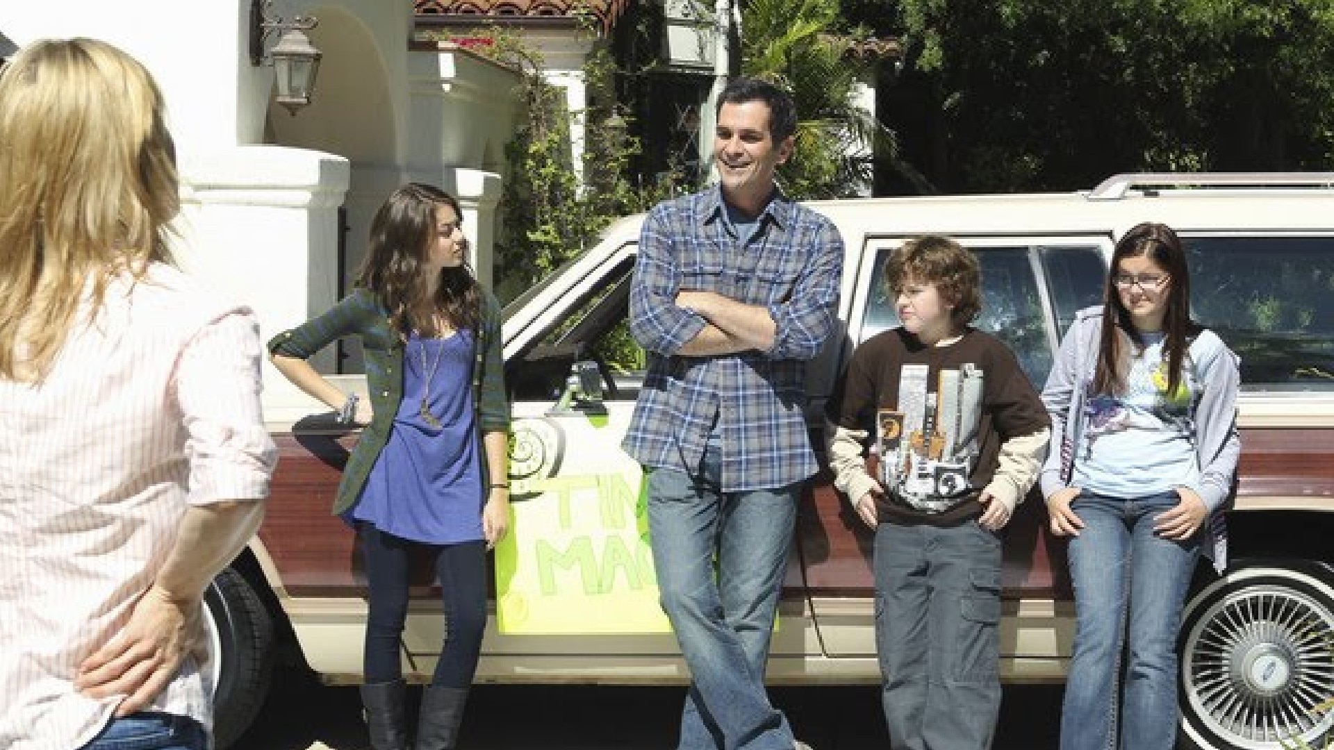 Watch Modern Family Episode: The Old Wagon - NBC.com