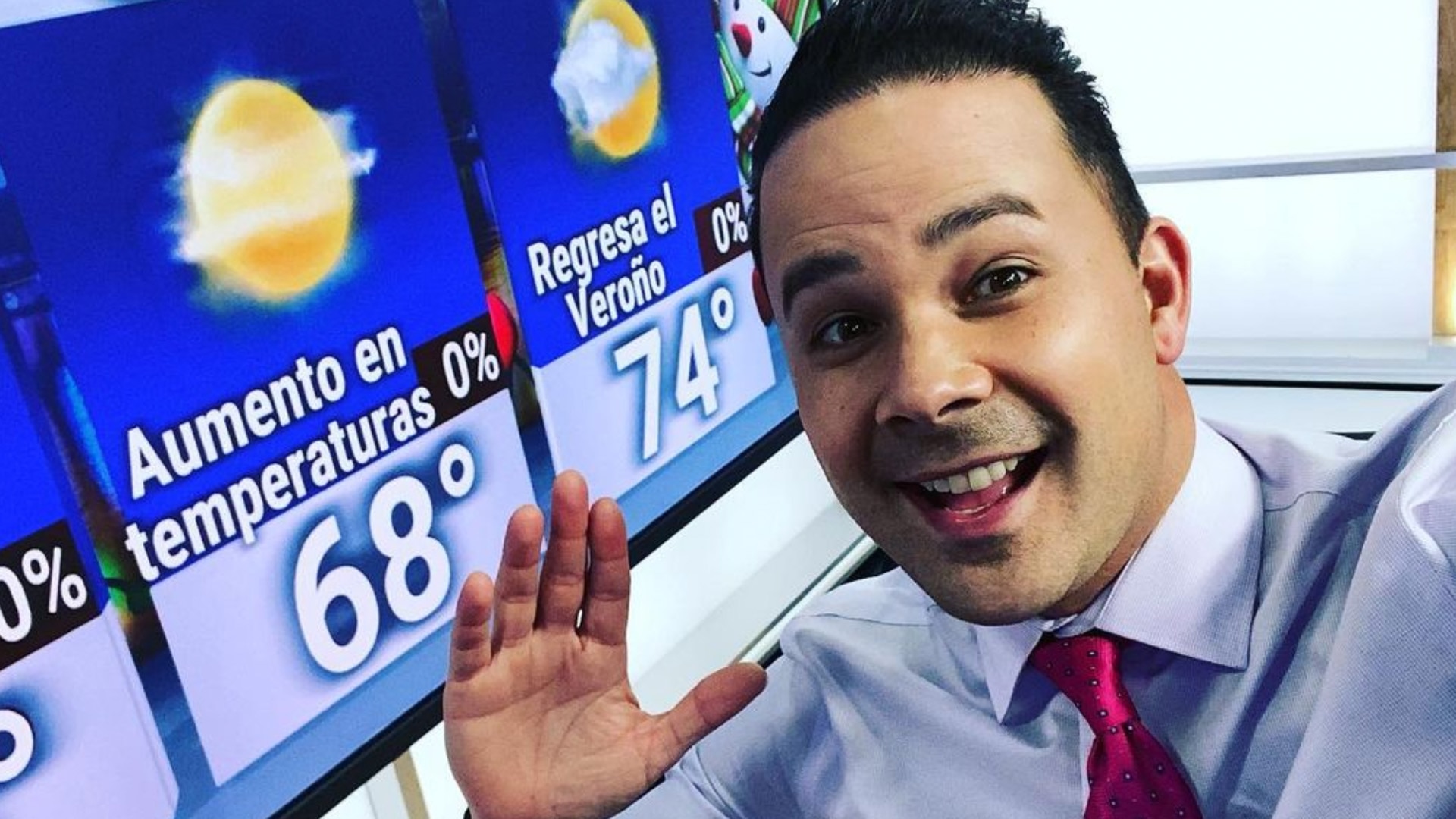 Watch Hoy Día Highlight: Meteorólogo Carlos Robles recibe emotivo mensaje de su familia y queda ...