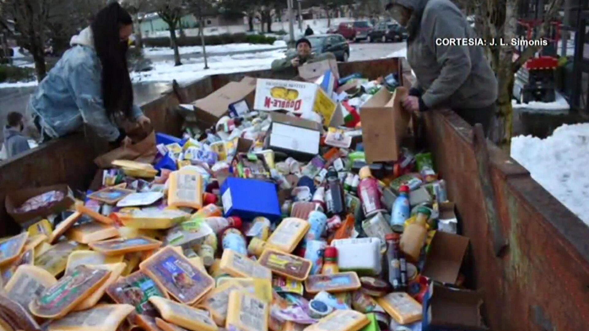 Watch Hoy Día Highlight: Causa conmoción un basurero lleno de comida en ...