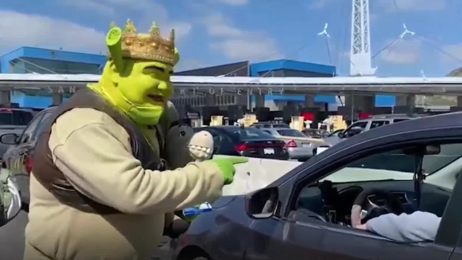 Watch Noticias Telemundo En La Noche Highlight: Le dicen ´El Shrek de ...