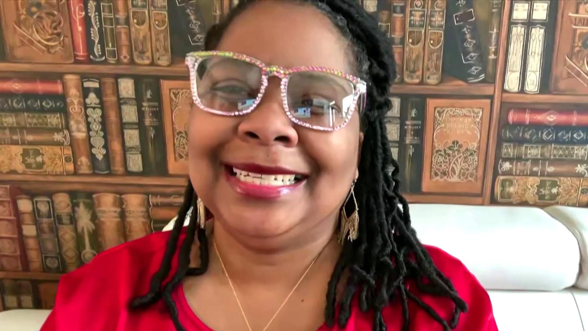 Watch TODAY Highlight: Hoda and Jenna help loyal fan win a special trip ...