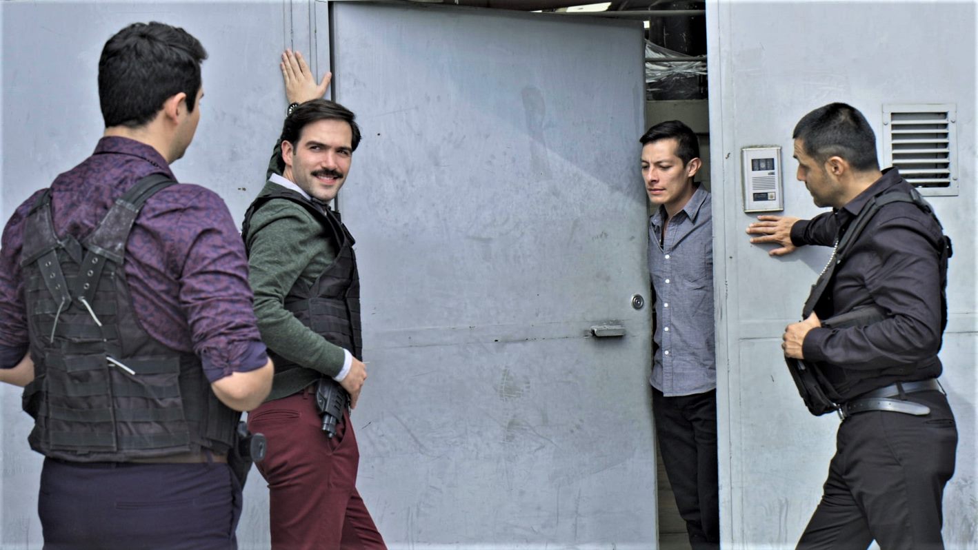 Watch Enemigo Íntimo Episode: Rodeados - NBC.com