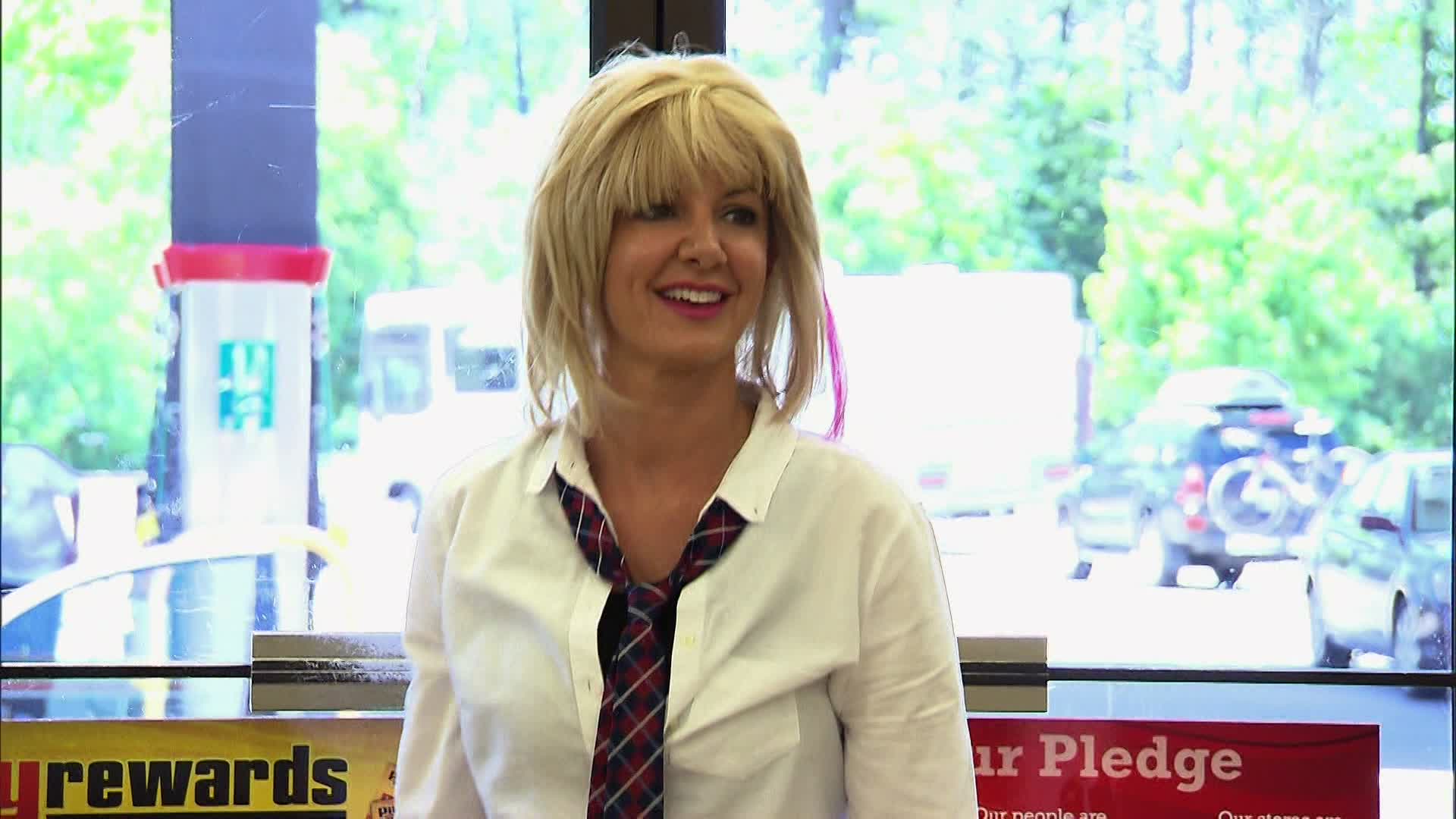 Watch Undercover Boss Episode: Cinnabon - NBC.com