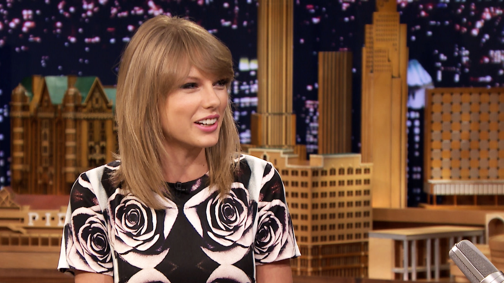 Watch The Tonight Show Starring Jimmy Fallon Interview: Taylor Swift Has a Gnarly Glue Gun Scar ...