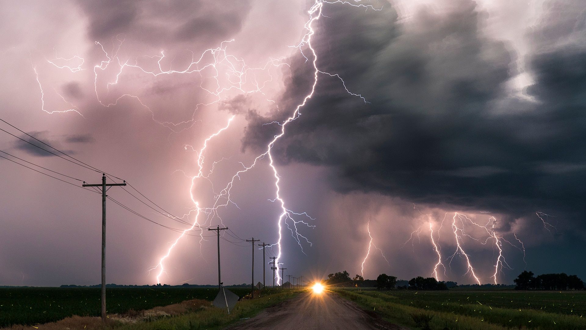 Watch hoy Día Highlight: Alertan por posibles tormentas y tornados en ...