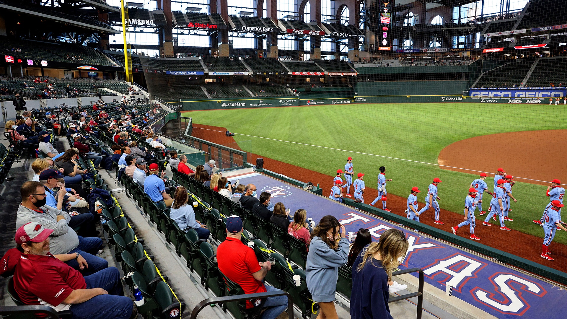 Watch Hoy Día Highlight: Reabre al 100% de su capacidad el estadio de ...