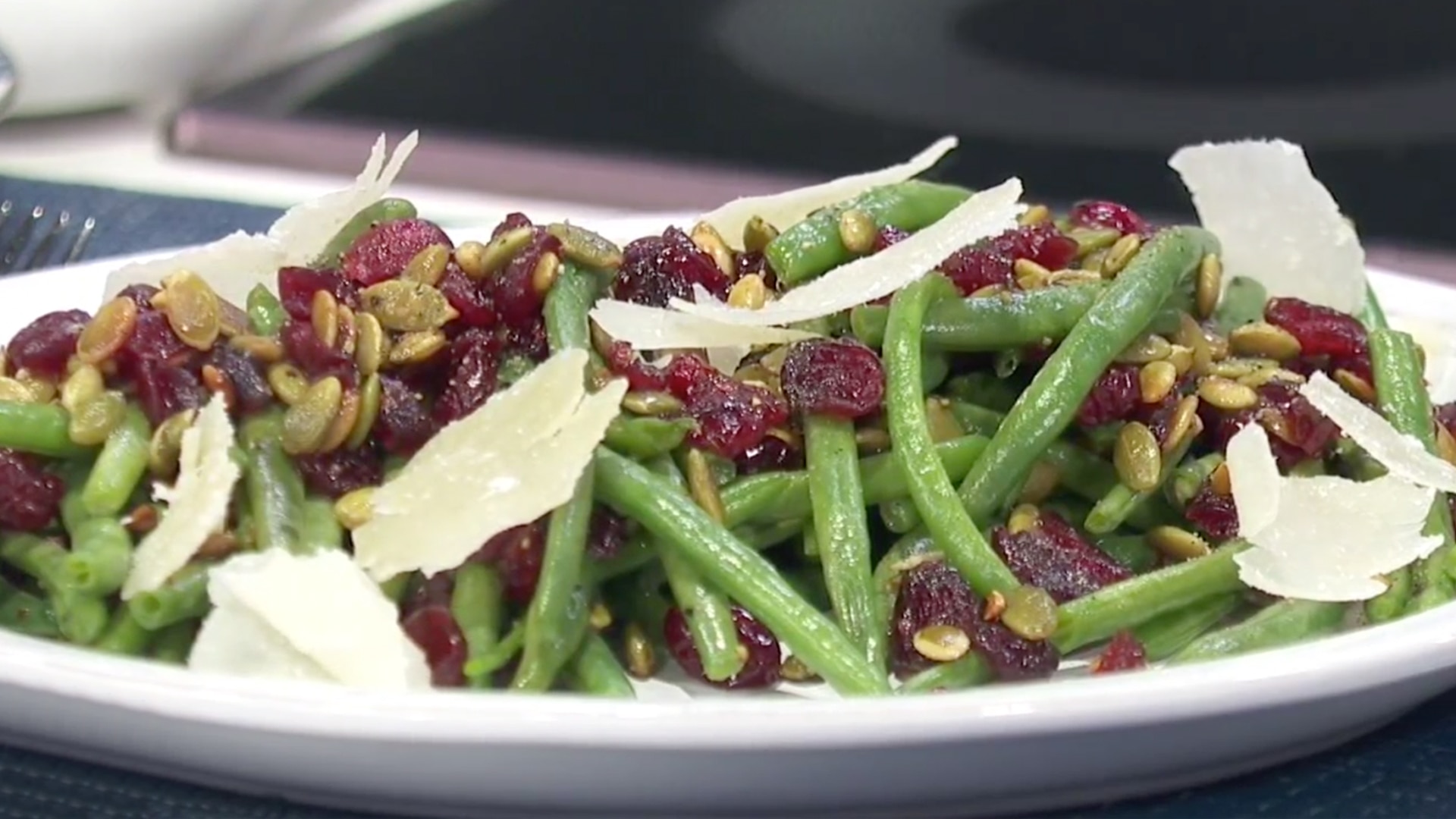 Watch Hoy Día Highlight: Ensalada de ejotes y arándanos, una deliciosa ...