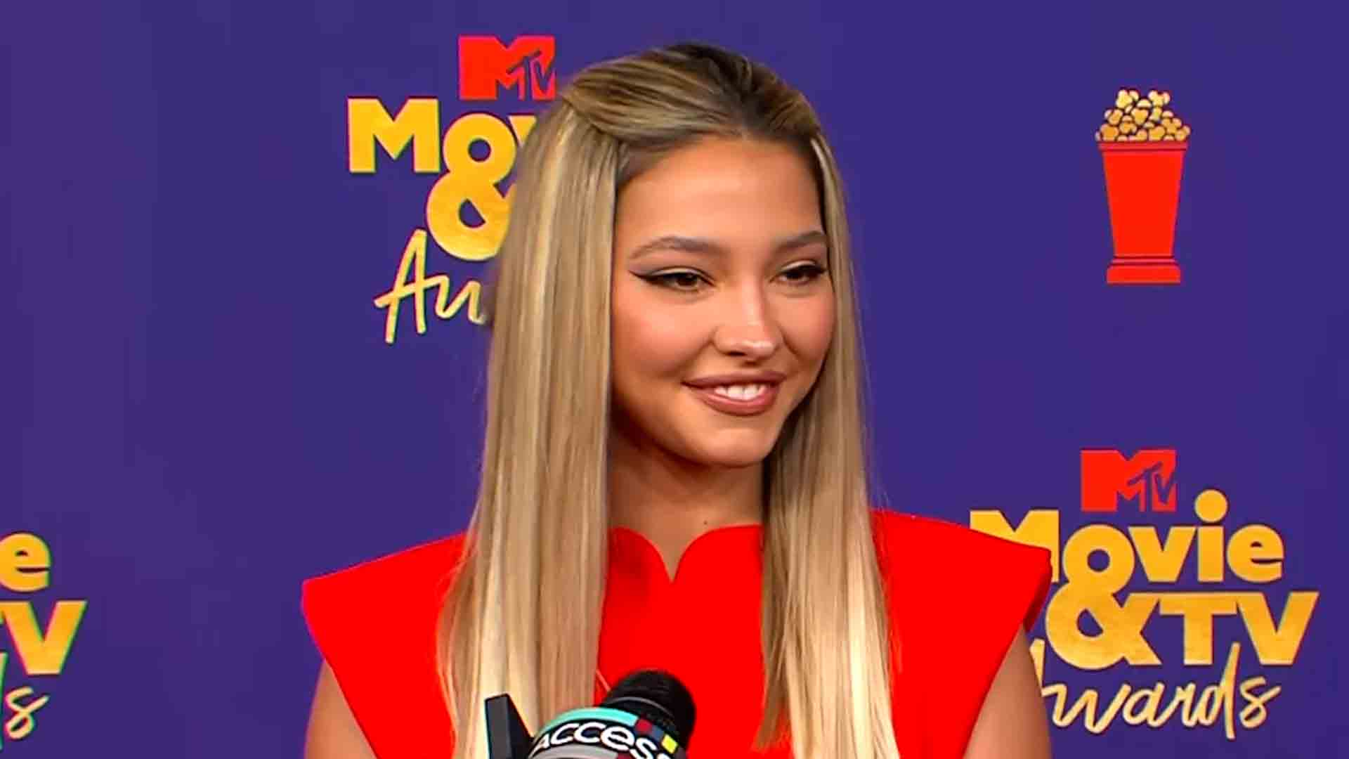 Watch Access Hollywood Interview: ‘Outer Banks’ Star Madelyn Cline ...