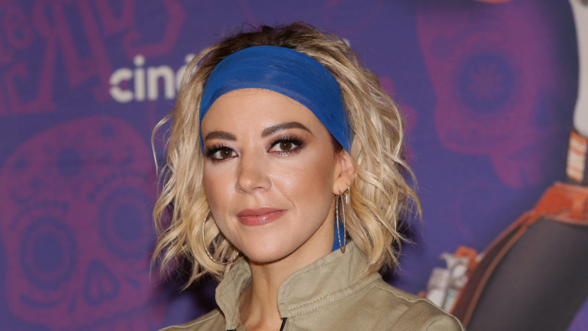 Watch En Casa con Telemundo Highlight: Fernanda Castillo posa súper ...