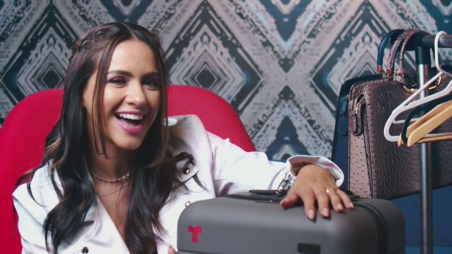 Watch En Casa con Telemundo Highlight: Ana Jurka nos enseña a empacar ...