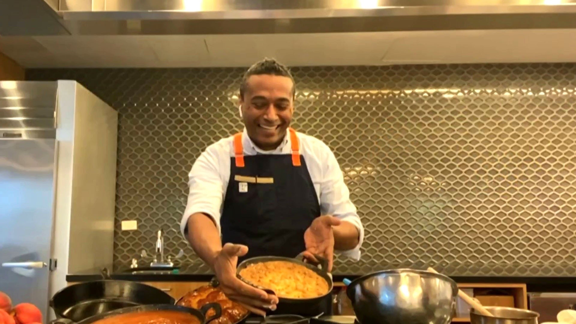 Watch TODAY Highlight: Chef Christopher Scott makes peach cobbler - NBC.com