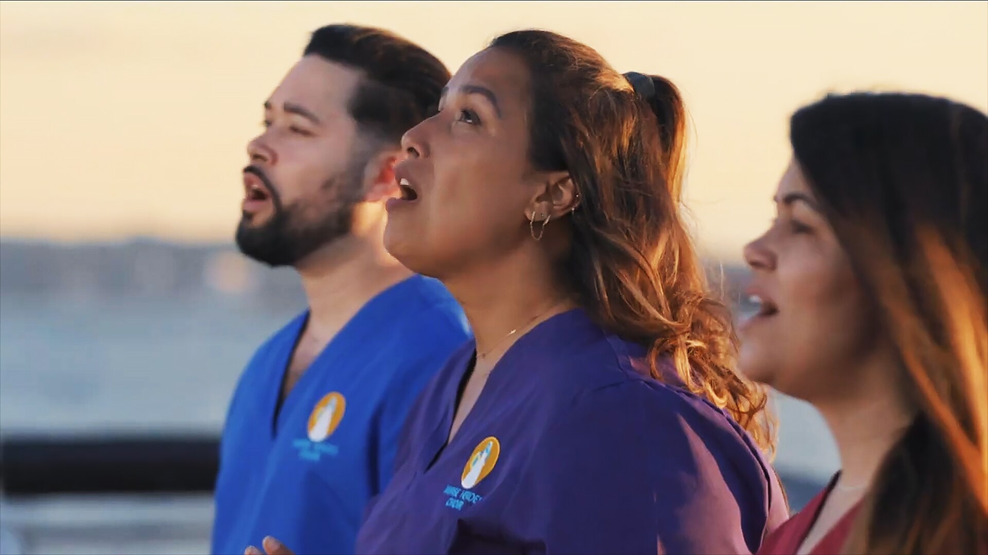 Watch Noticias Telemundo Mediodía Highlight: Coro de enfermeros latinos ...