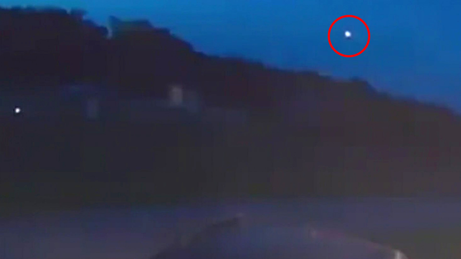 Watch hoy Día Highlight: En video: un supuesto meteorito surca el cielo ...