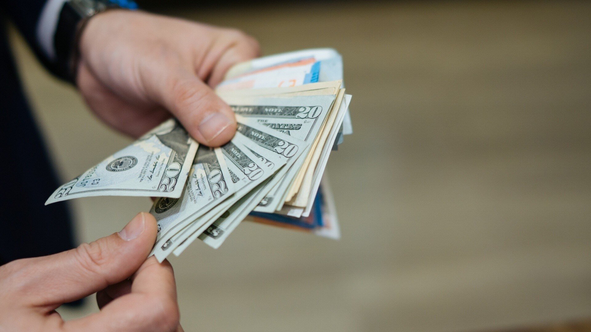 Watch En Casa con Telemundo Highlight: Ciudadanos de California esperan ...