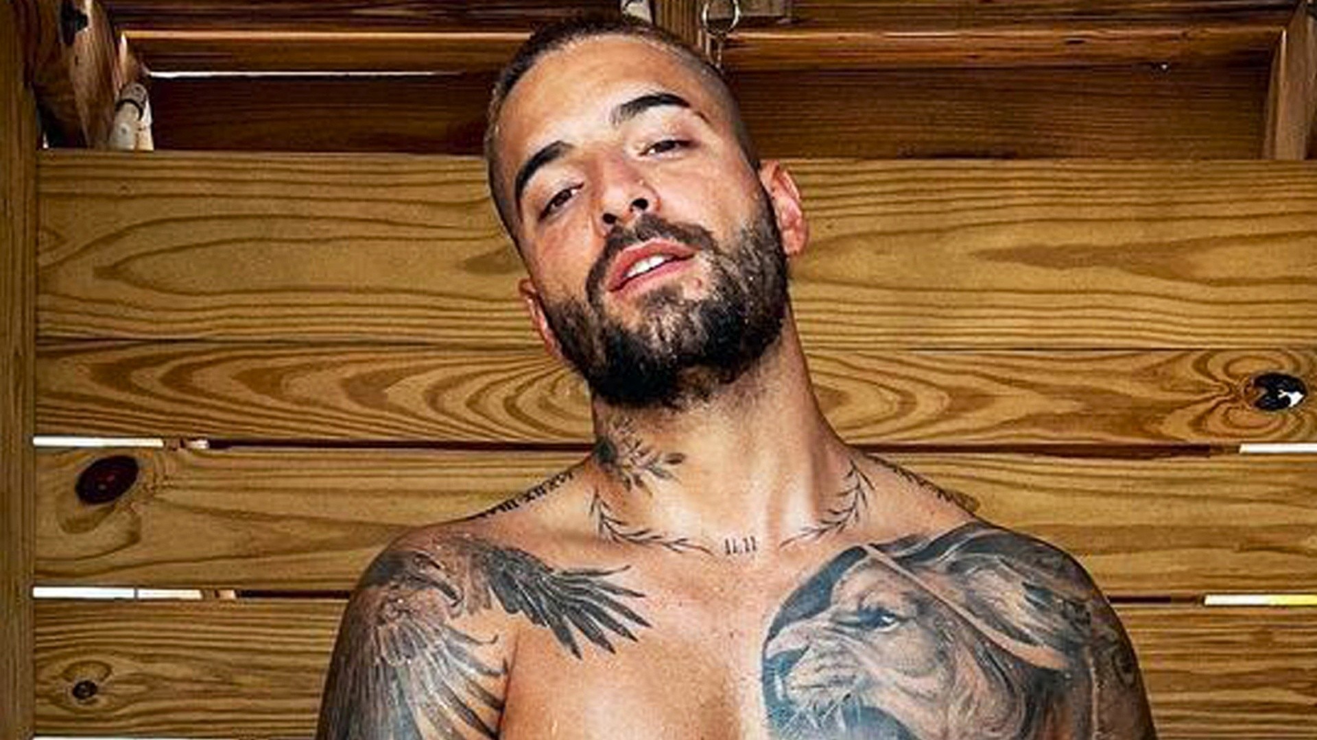 Watch En Casa con Telemundo Highlight: Maluma presume cuerpazo en ...