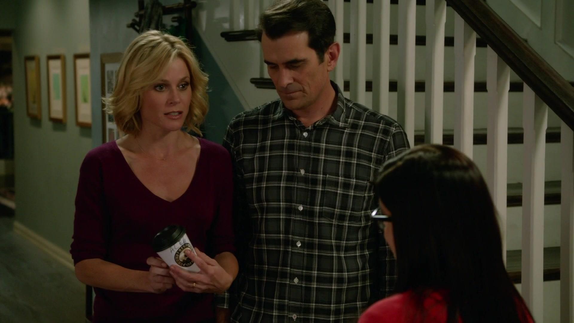 Watch Modern Family Episode: Strangers in the Night - NBC.com