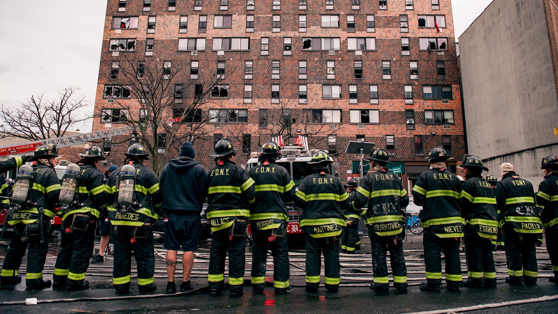 Watch Hoy Día Highlight: Cerca de 200 bomberos trabajaron para contener ...
