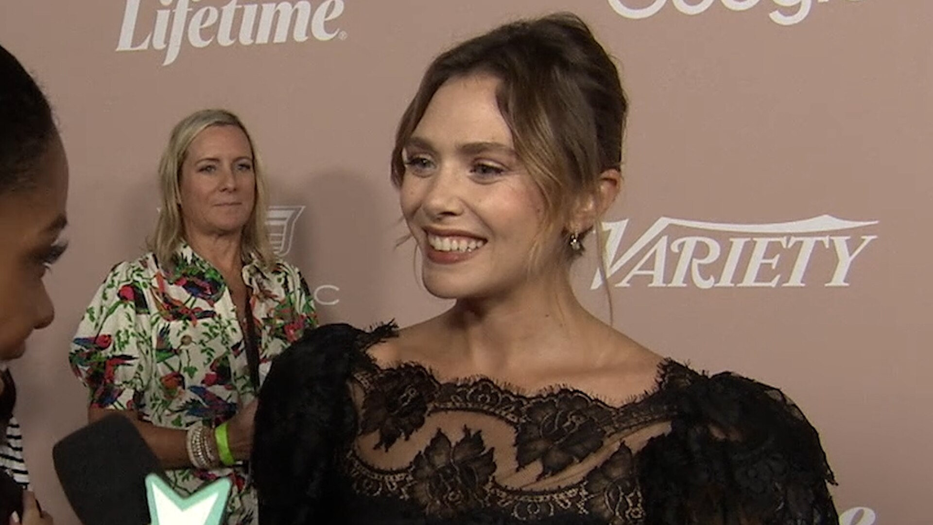 Watch Access Hollywood Highlight: Elizabeth Olsen Texts Sisters Mary-Kate & Ashley Olsen For ...