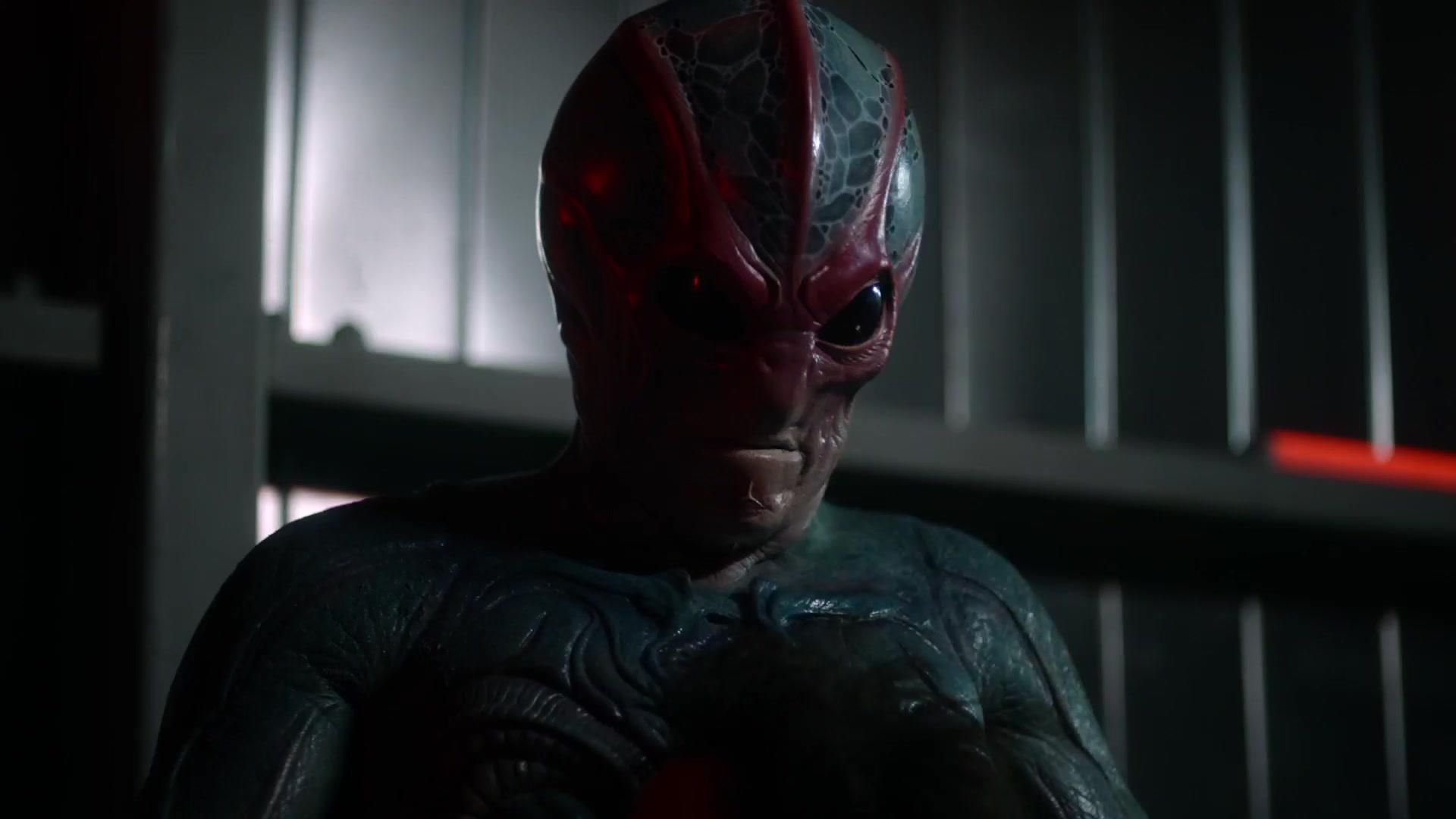 Watch Resident Alien Web Exclusive: Harry Meets Up with Some Old ...