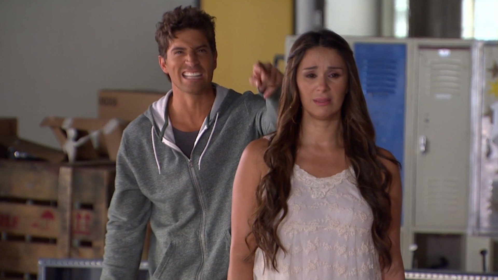 Watch La Casa de al Lado Episode: Pesadilla cumplida - NBC.com