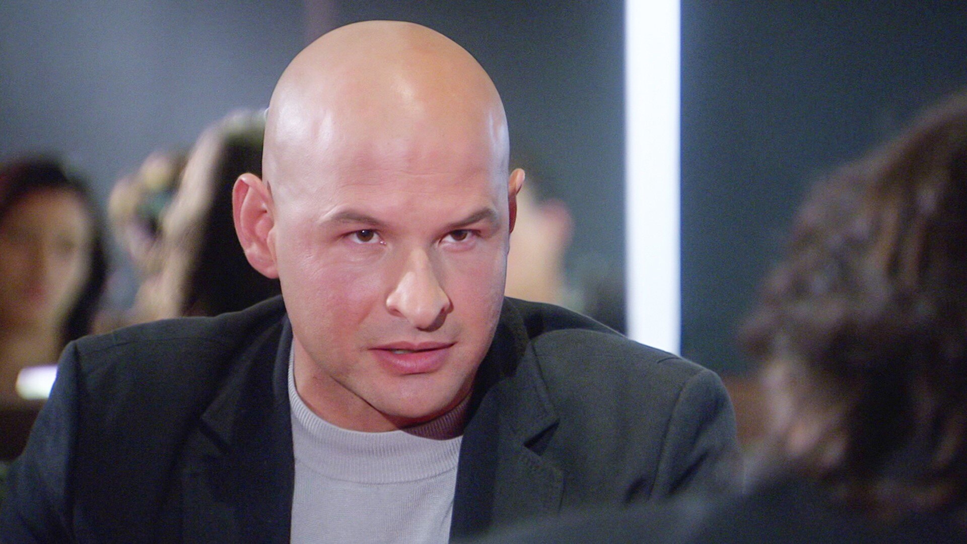 Watch Más Sabe el Diablo Episode: Quieren matar a Jimmy - NBC.com