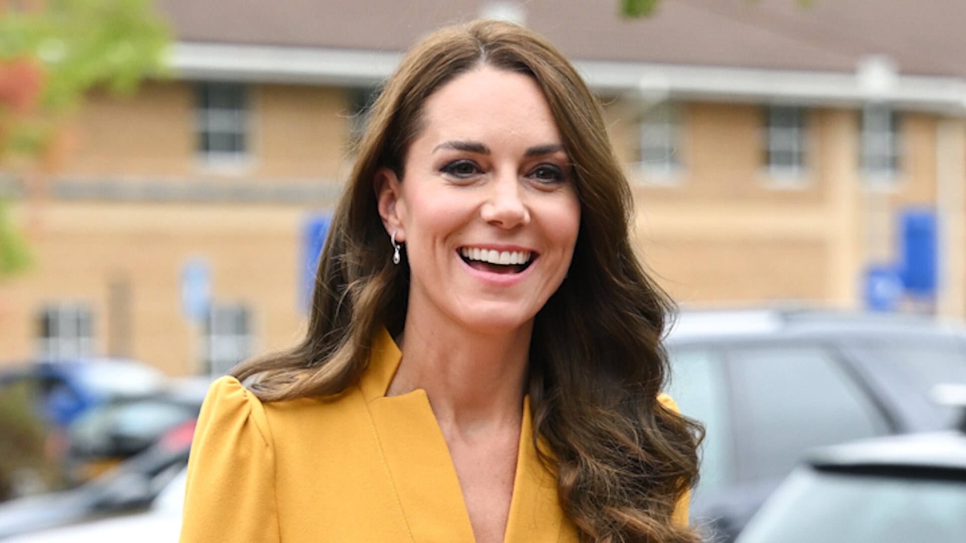 Watch Access Hollywood Highlight Kate Middleton Stuns In Yellow While