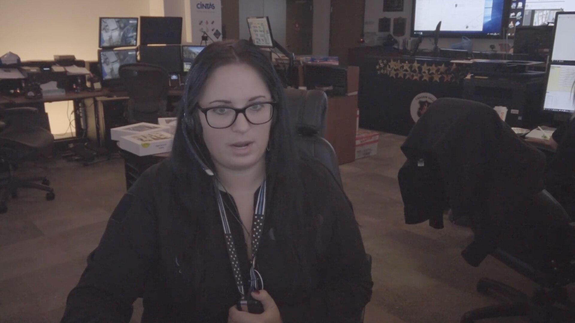 Watch 911 Crisis Center Sneak Peek: A Man Drives Himself to the ...