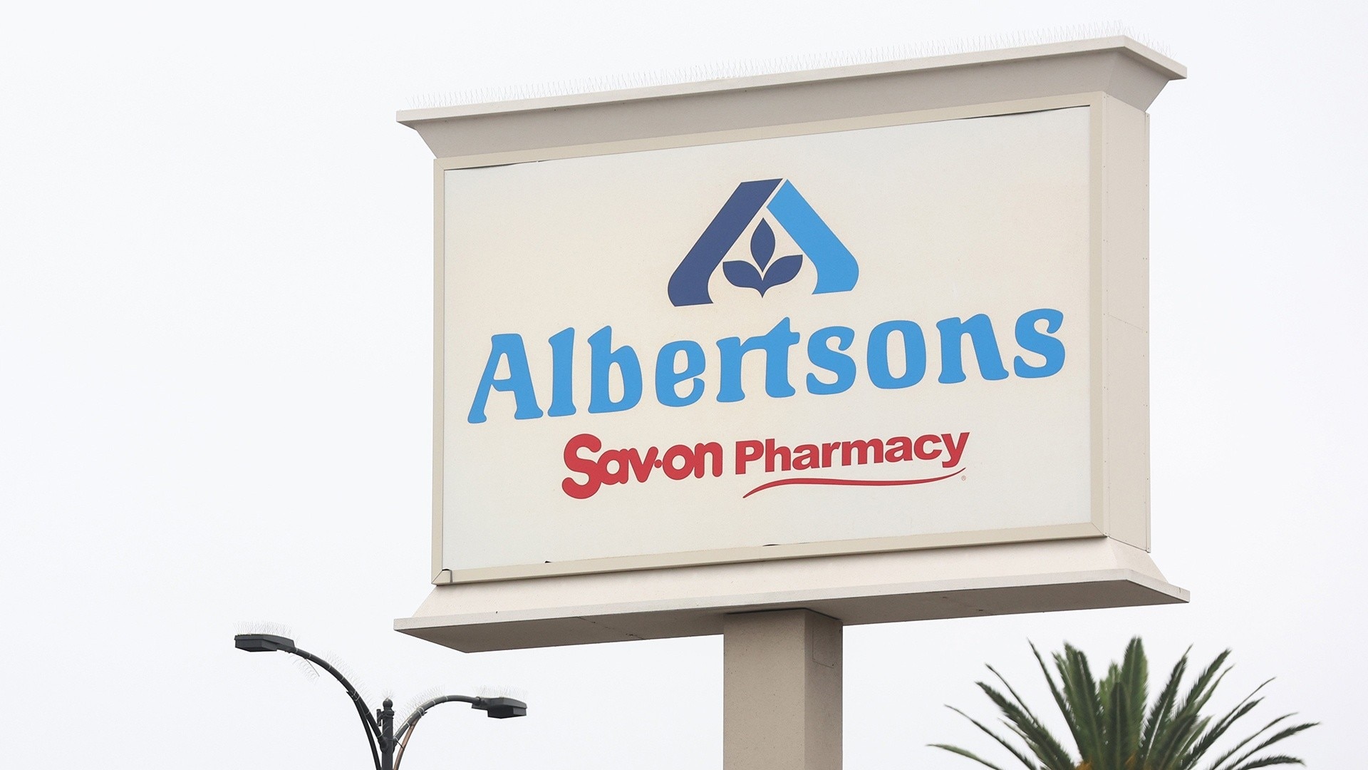 Watch TODAY Excerpt: Kroger, Albertsons grocery stores agree to merge ...