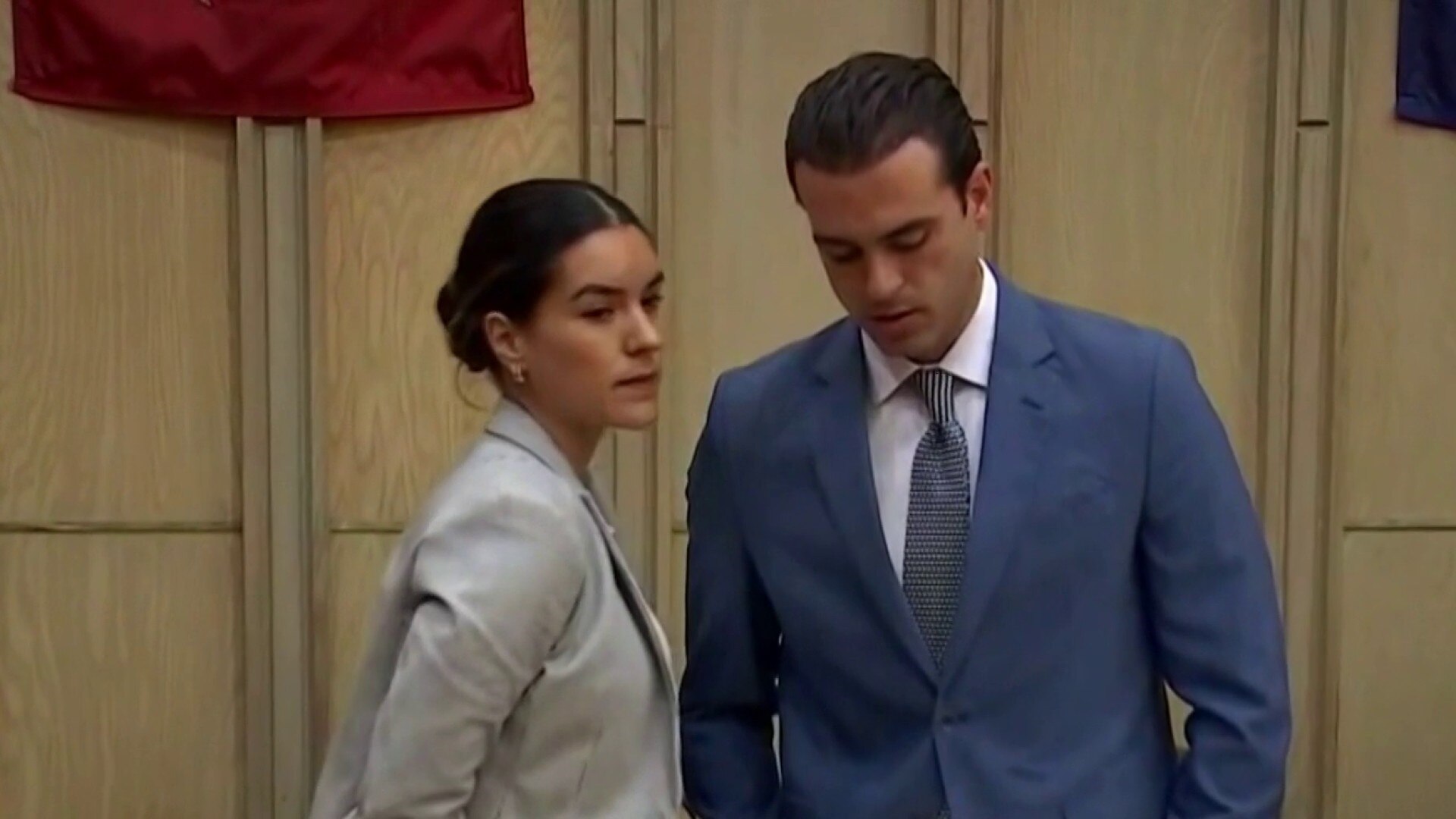 Watch La Mesa Caliente Episode: Lyle sorprende a su mujer - NBC.com