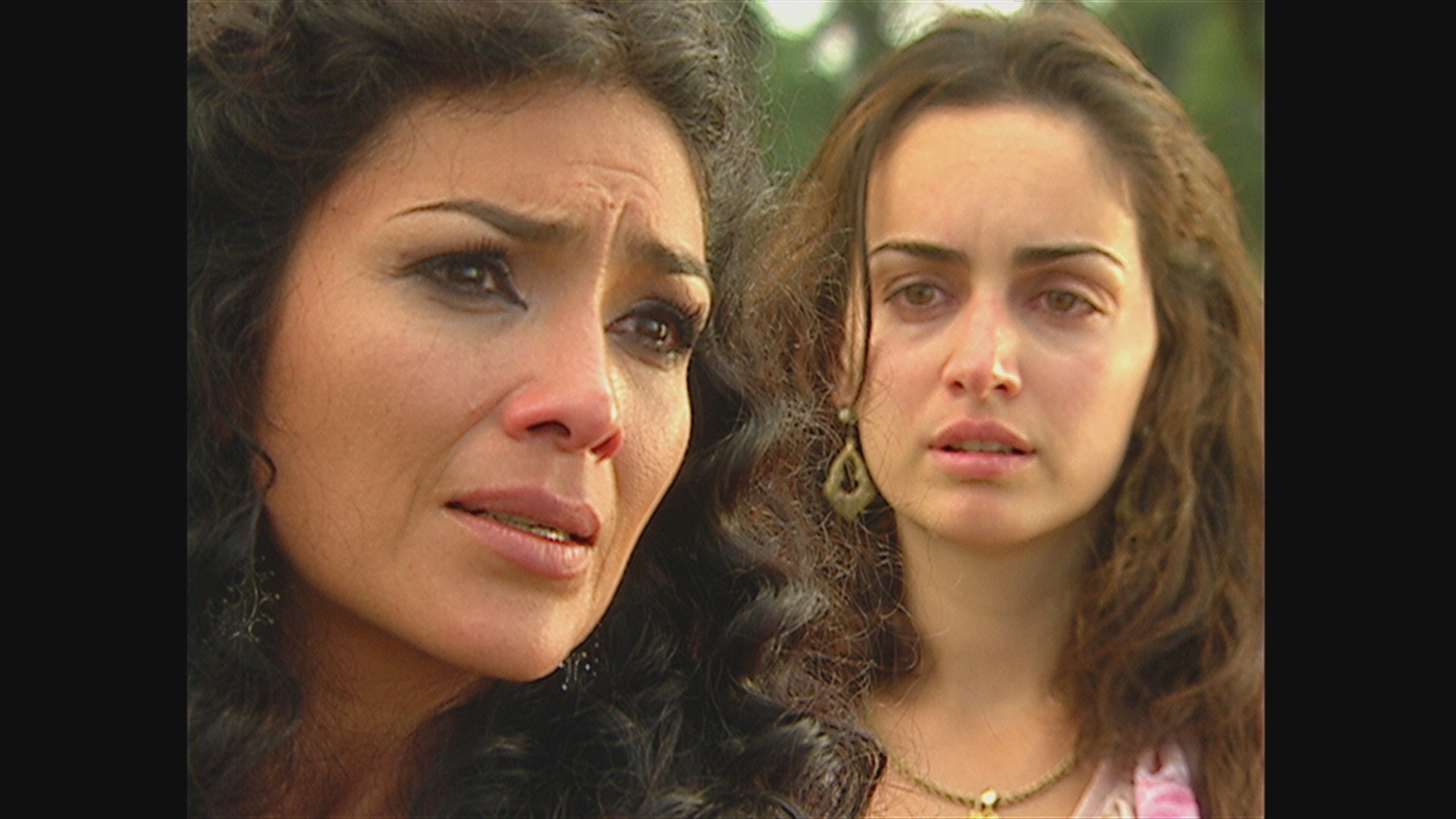 Watch Gitanas Episode: Bañadas en lágrimas - NBC.com