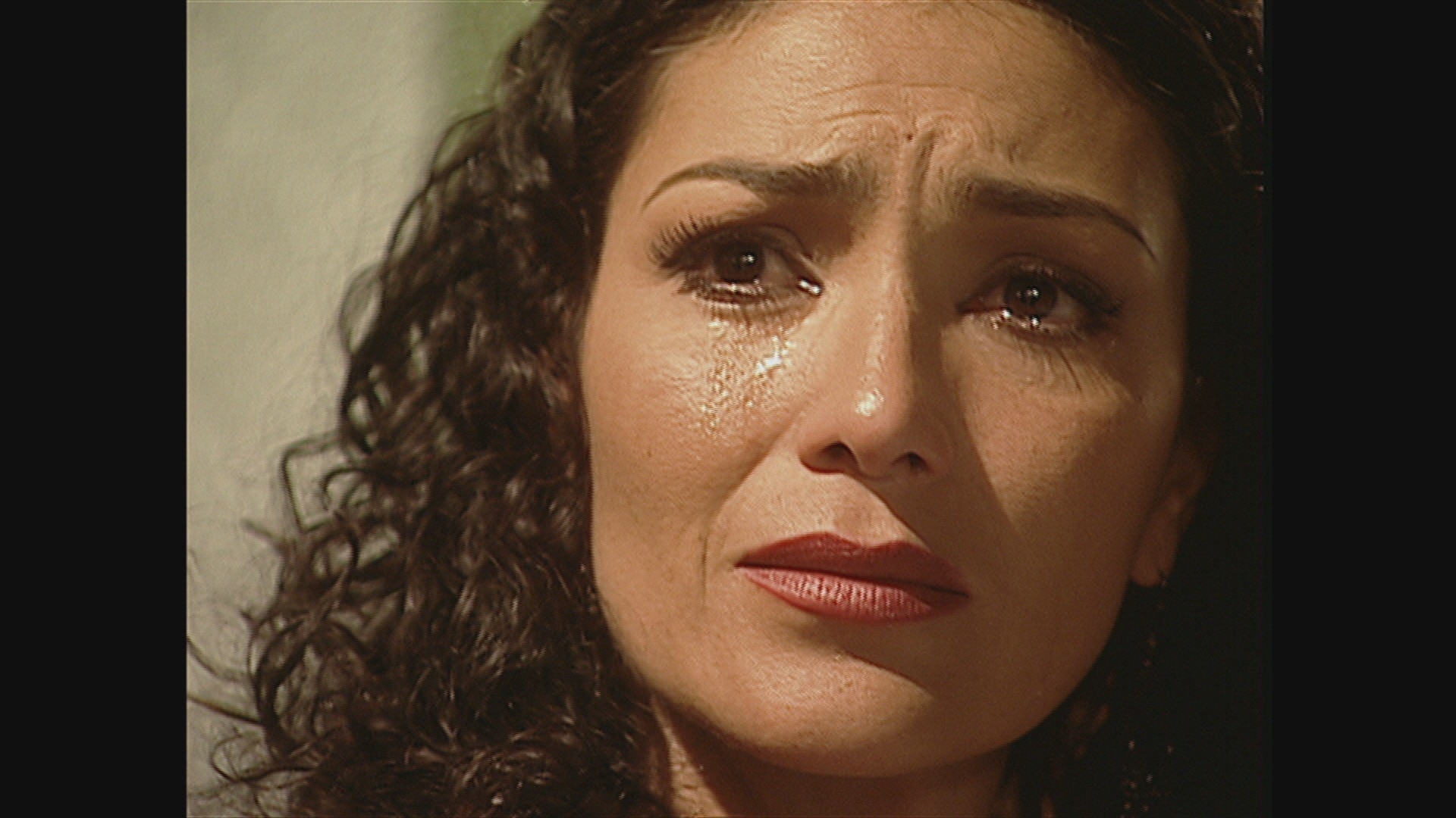 Watch Gitanas Episode: Engaño tras engaño - NBC.com