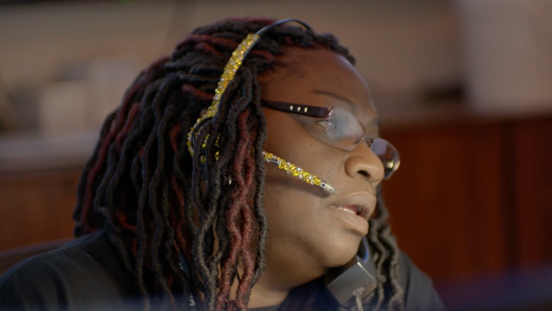 Watch 911 Crisis Center Sneak Peek: Frantic Mother Calls 911 to Report ...