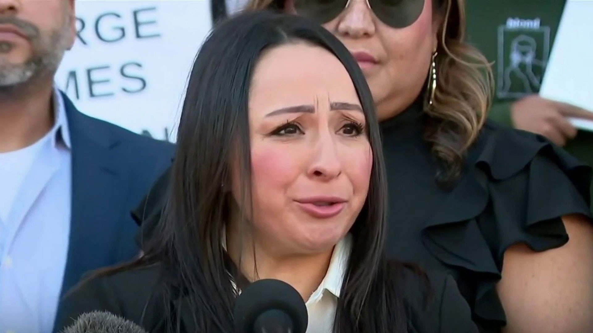 Watch Noticias Telemundo Highlight: Fue "mutilado": rompe el silencio la madre del joven baleado ...