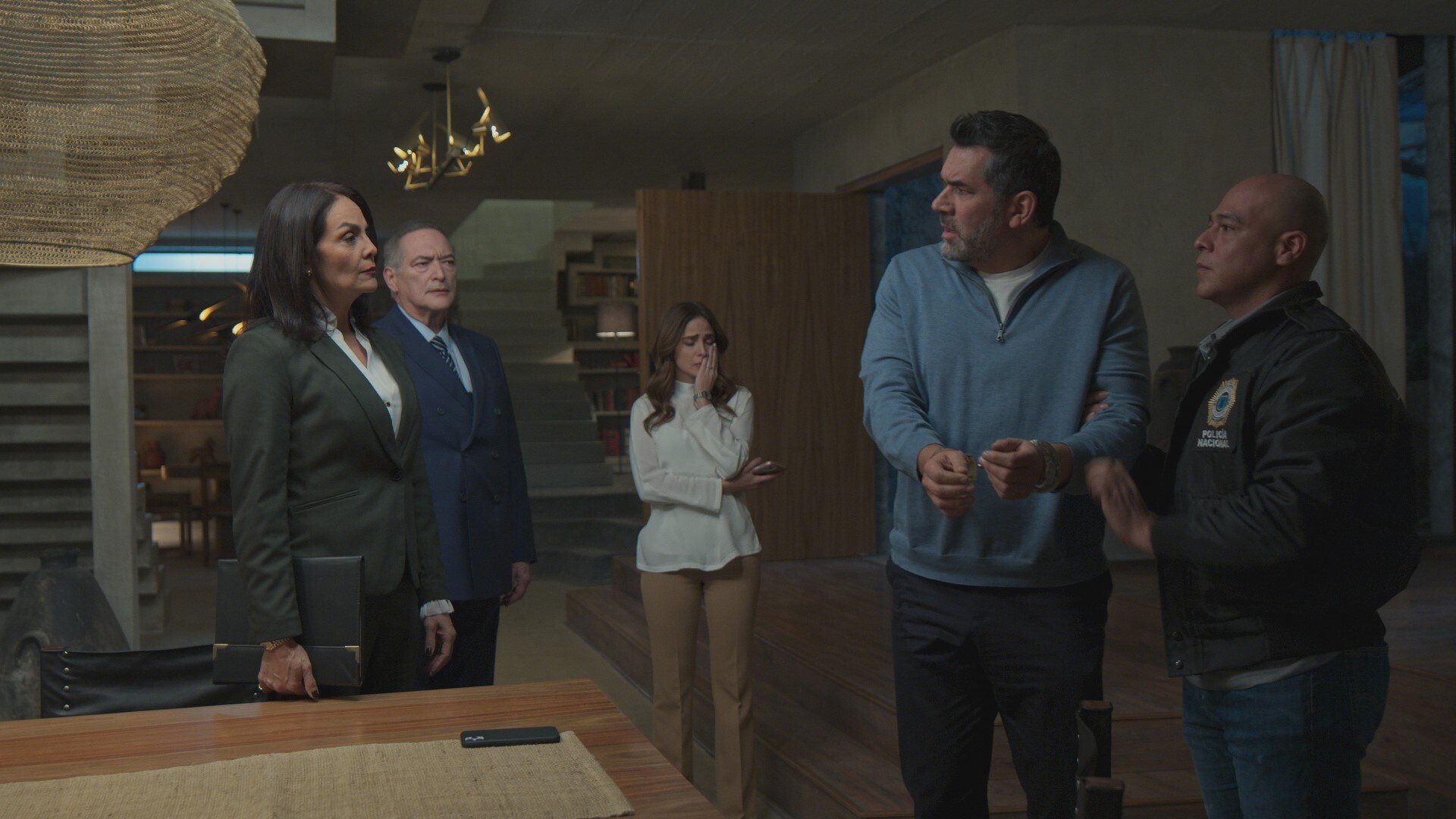 Watch Buscando A Frida Episode: Mano dura - NBC.com