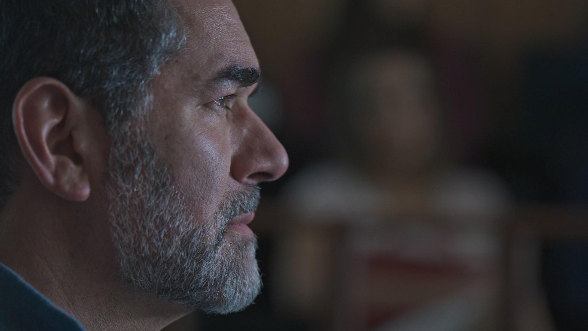 Watch Buscando A Frida Episode: En el banquillo - NBC.com